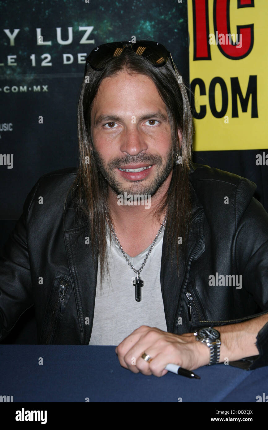 Sergio Vallin Band members from Maná' sign copies of their new album ...