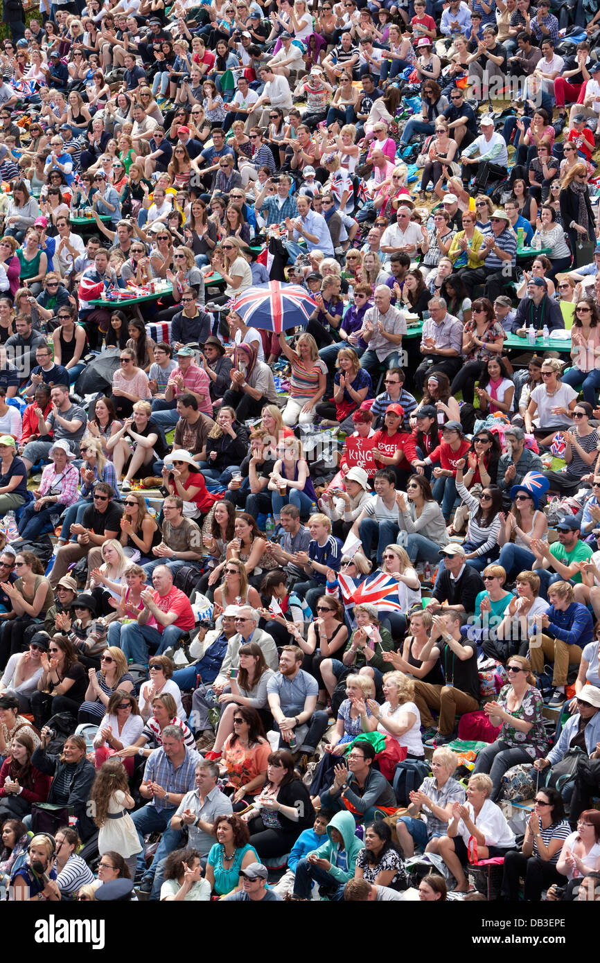 Crowd watching match championships wimbledon hi-res stock photography ...