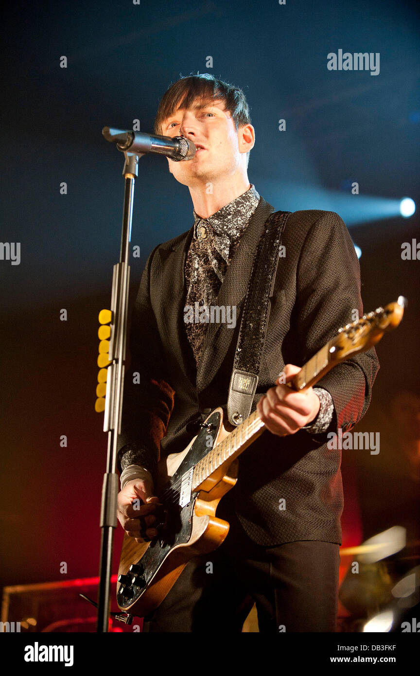 Dan Gillespie Sells of The Feeling performing live at Heaven. London ...
