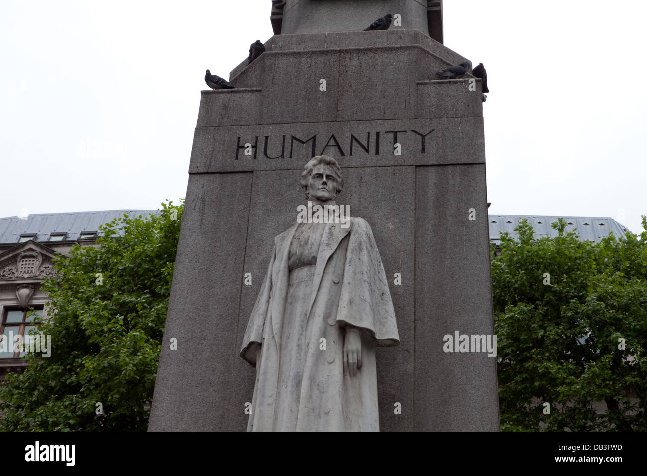 Statue of Nurse Edith Cavell near Trafalgar Square in London, UK Stock ...
