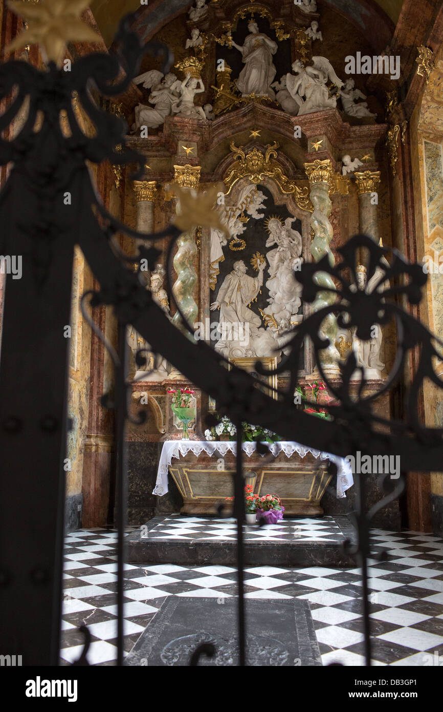 Catholic church interior cross structure hi-res stock photography and ...