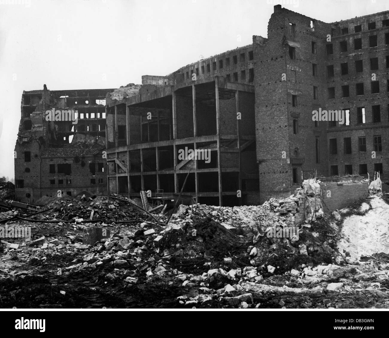 post war period, destroyed cities, Berlin, Siemensstadt, broadcast ...