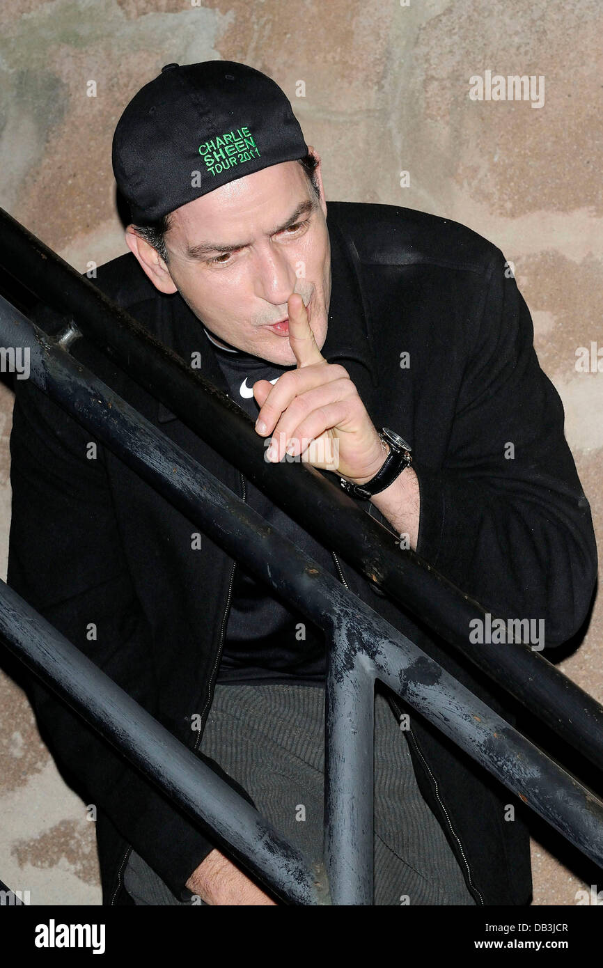 Charlie sheen fans hi-res stock photography and images - Alamy