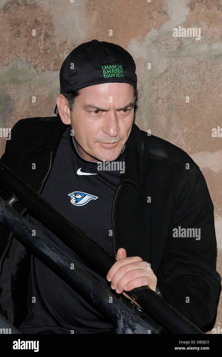 Charlie sheen fans hi-res stock photography and images - Alamy