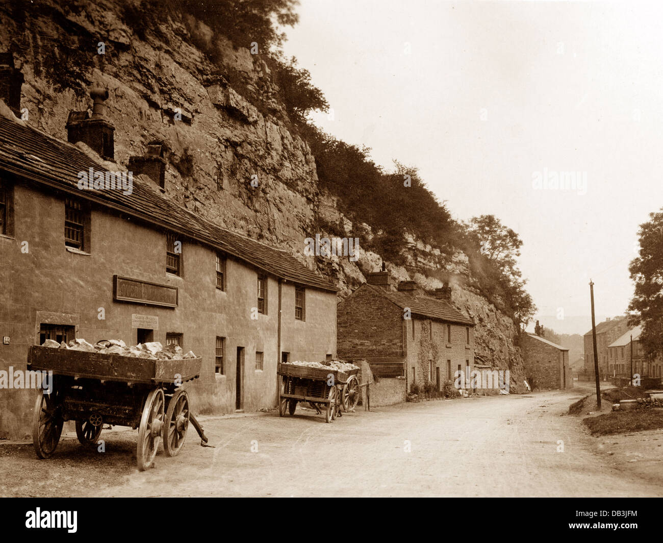 Stoney Middleton Lover's Leap Inn early 1900s Stock Photo - Alamy