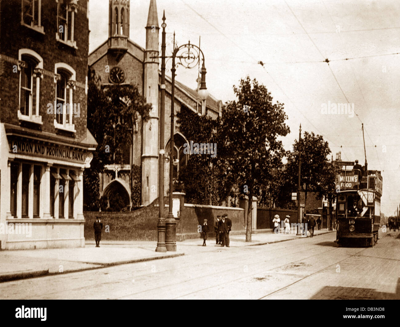 Hounslow high street london hi-res stock photography and images - Alamy