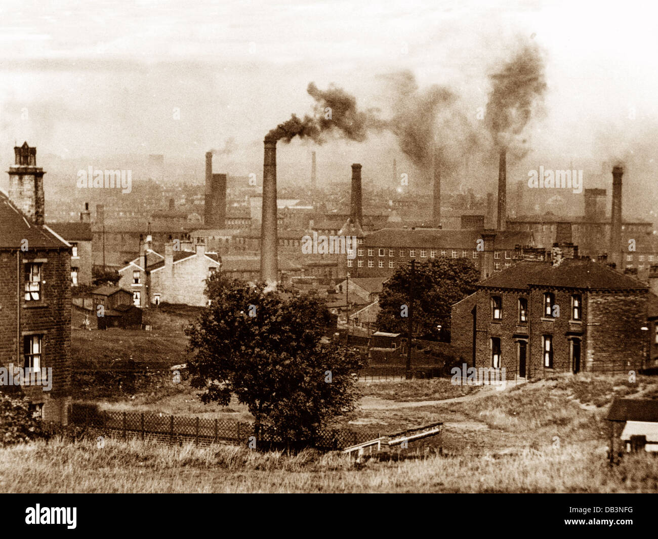 Factories 1900s hi-res stock photography and images - Alamy