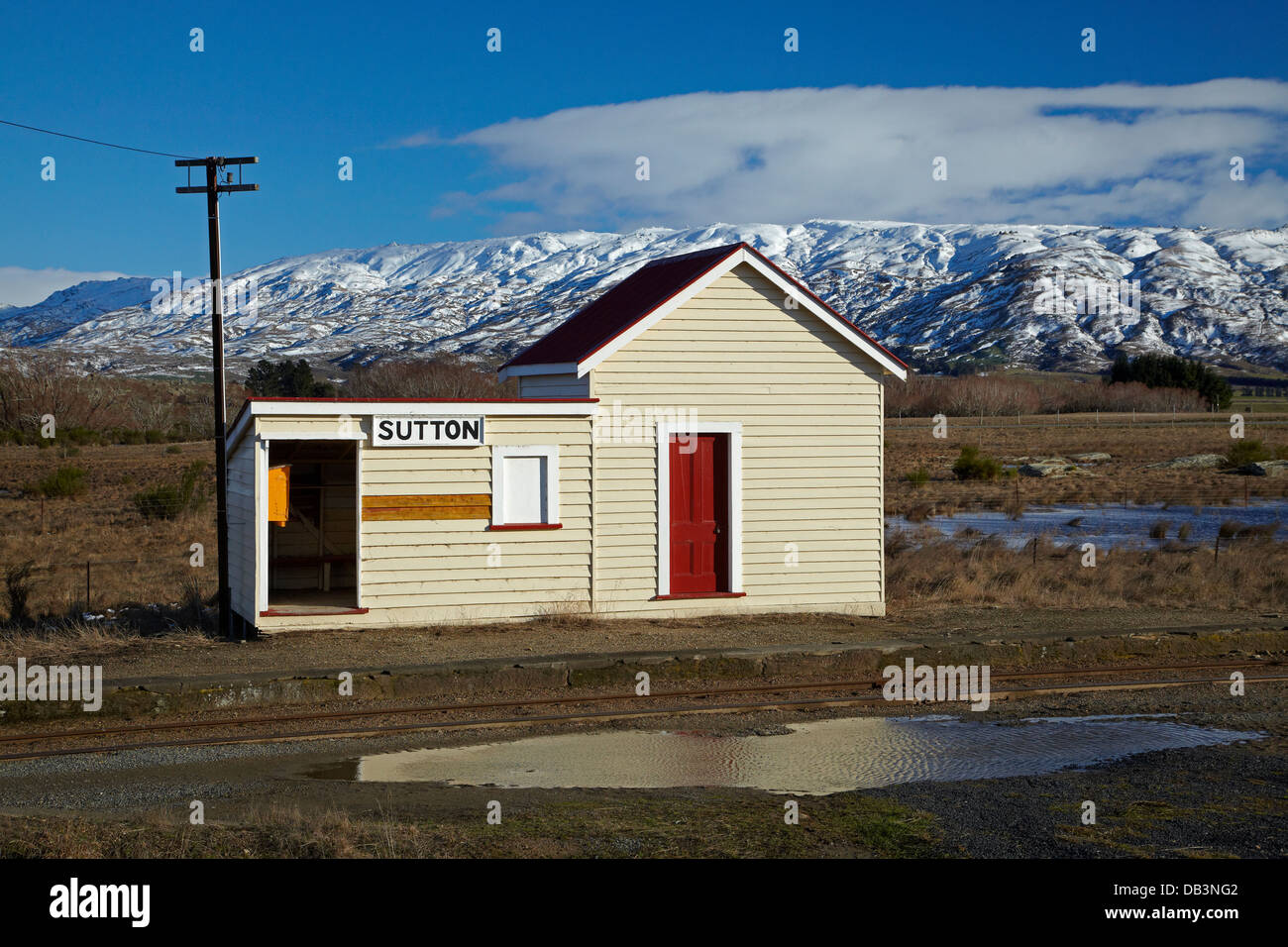 Sutton train station hi-res stock photography and images - Alamy