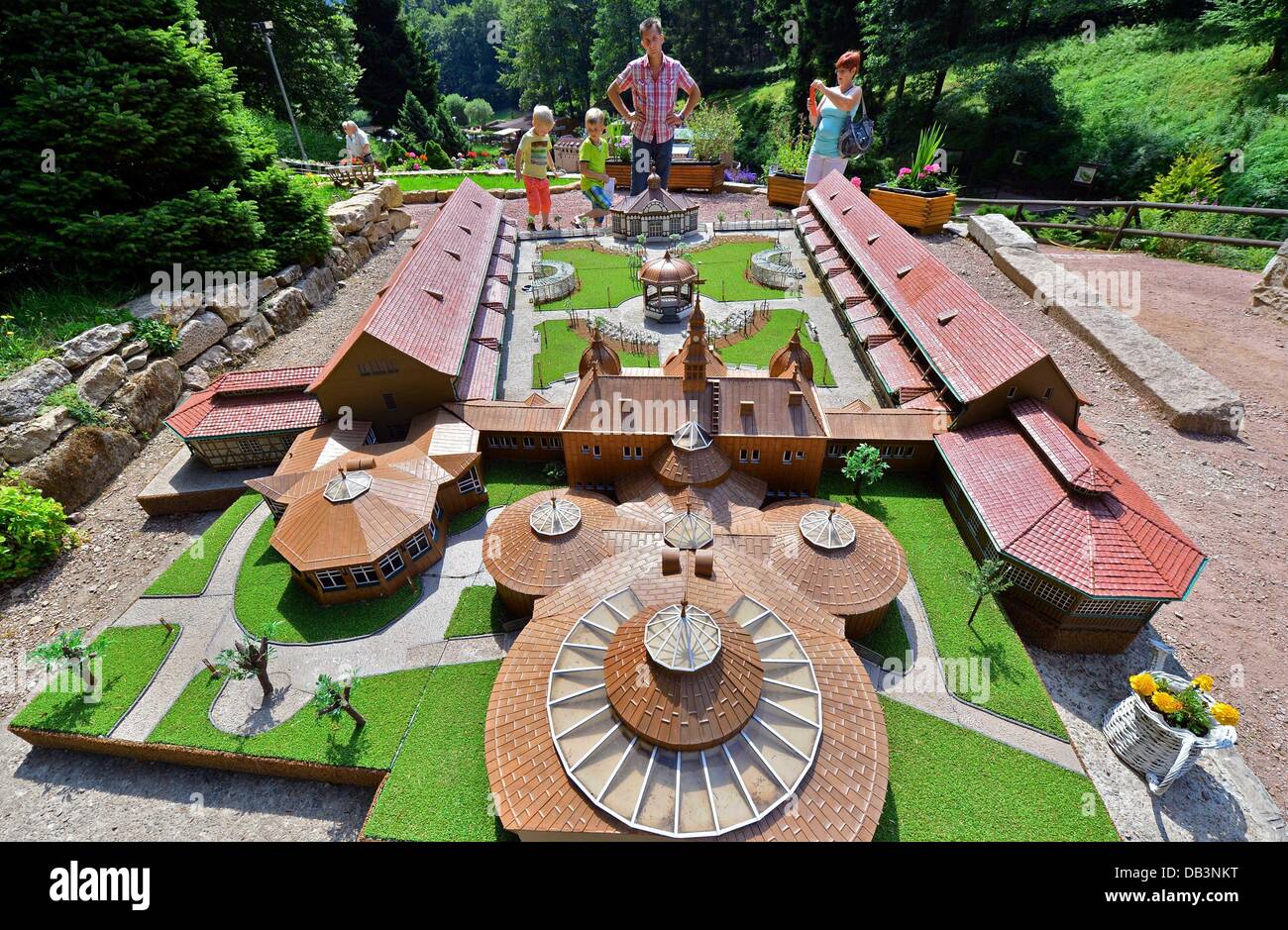 Visitors look a 1-25 scale model of the graduation works in Bad ...