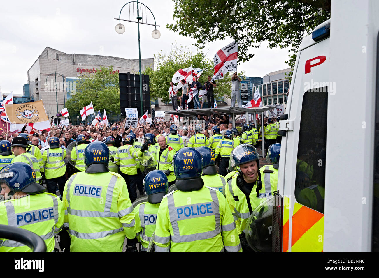 english defence league edl protest birmingham july 20th 2013 riot ...