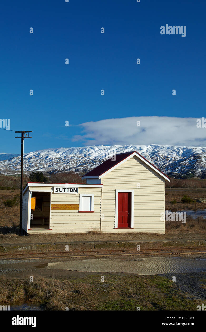 Rural railway stations hi-res stock photography and images - Alamy