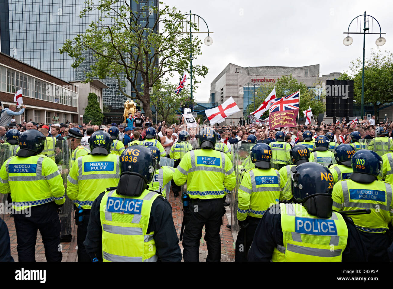 english defence league edl protest birmingham july 20th 2013 riot ...
