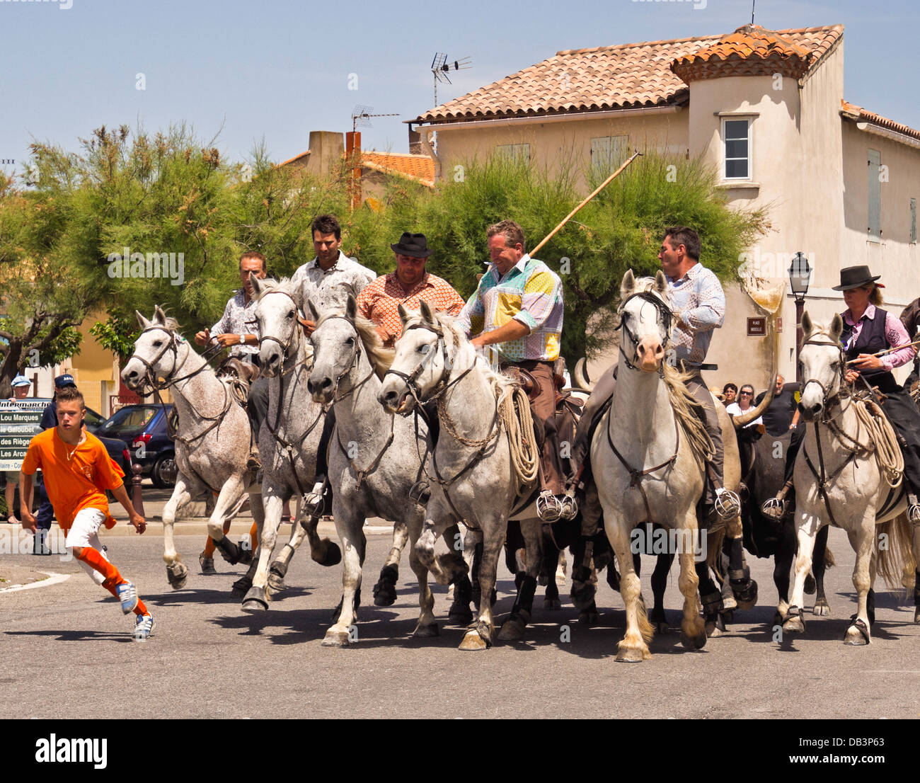 Bull running hi-res stock photography and images - Alamy
