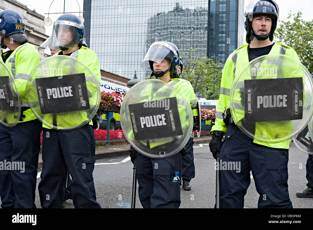 Birmingham edl riot police demonstration hi-res stock photography and ...