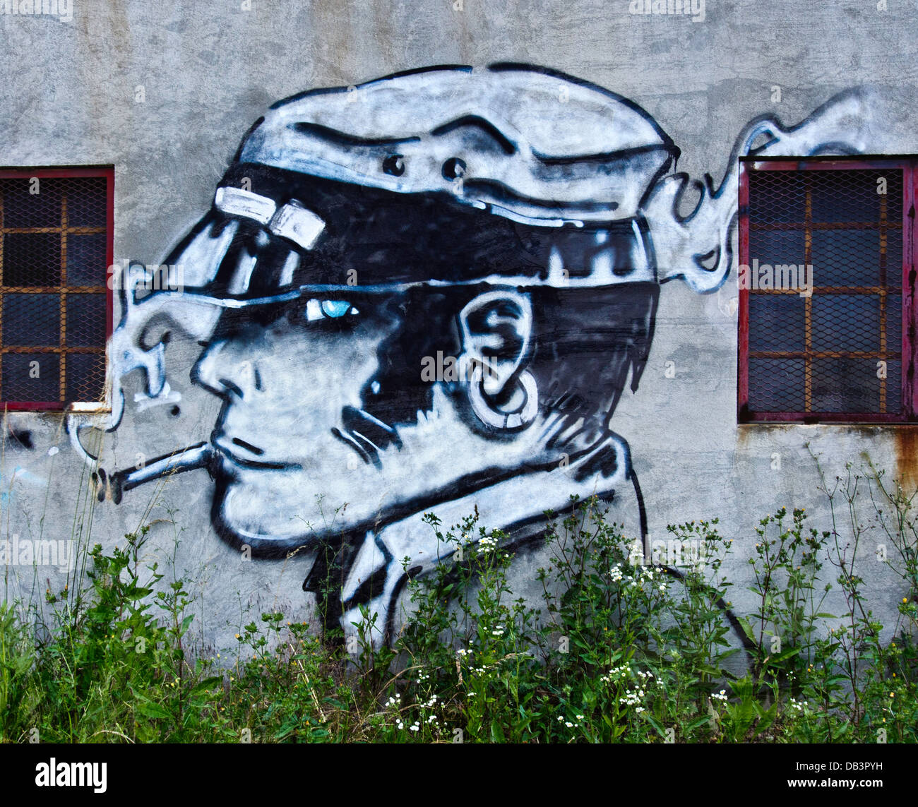 Graffiti on side of building hi-res stock photography and images - Alamy