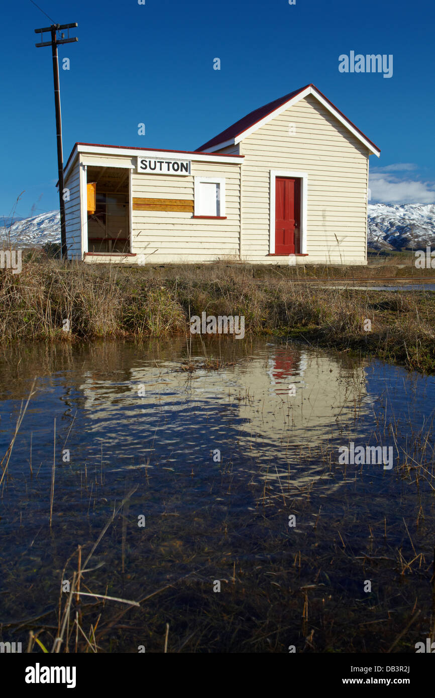 Sutton train station hi-res stock photography and images - Alamy