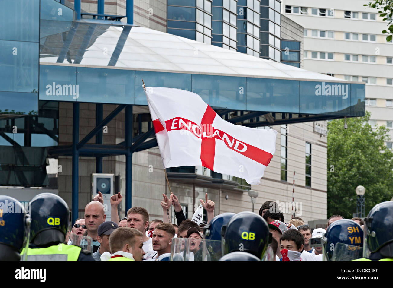 Birmingham edl riot police demonstration police hi-res stock ...
