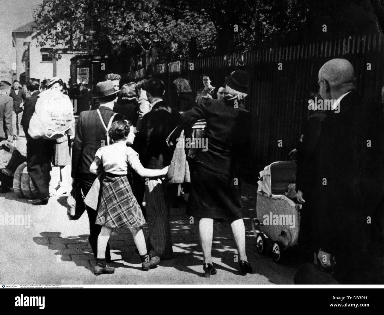 Jews are being deported to auschwitz hi-res stock photography and ...