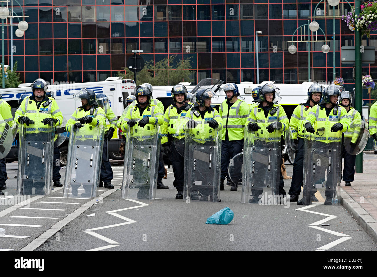 english defence league edl protest birmingham july 20th 2013 riot ...