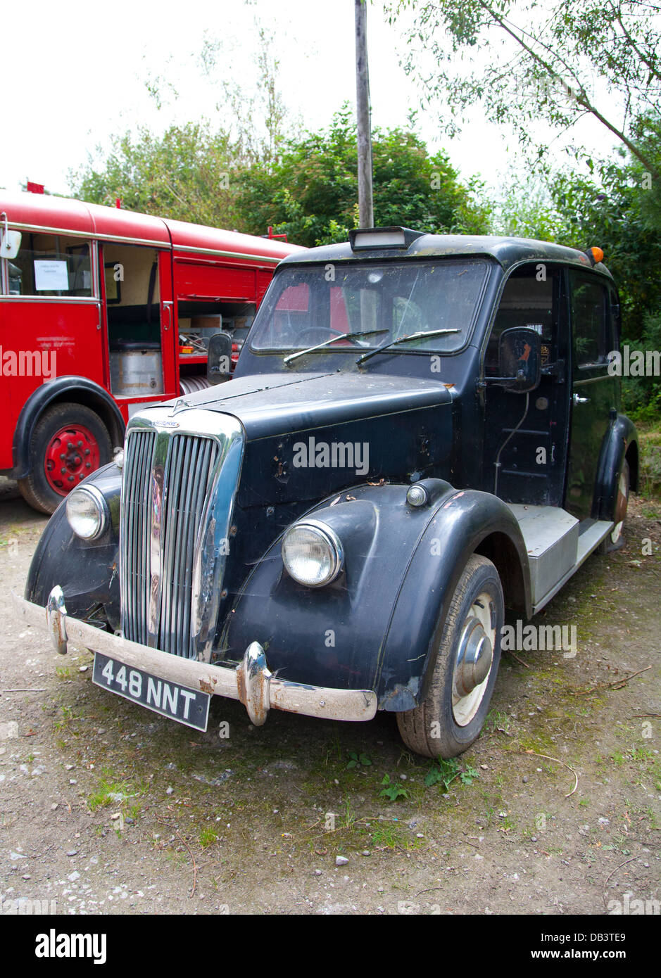 Dirty /shabby 1950 black hackney cab / taxi at a 1950 museum in Cae Dai ...