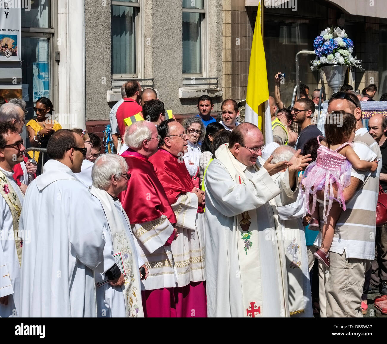 Religious priests hi-res stock photography and images - Alamy
