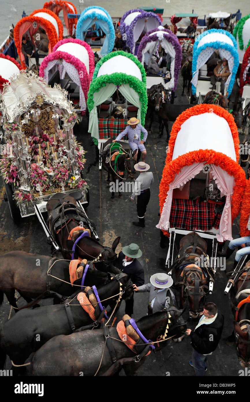 Traditional horse drawn wagons hi-res stock photography and images - Alamy