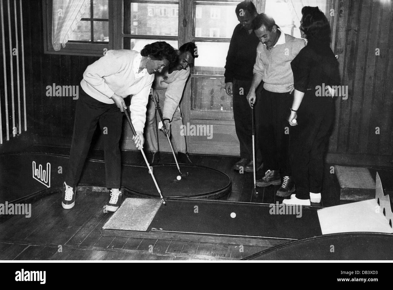 Women minigolf historic hi-res stock photography and images - Alamy