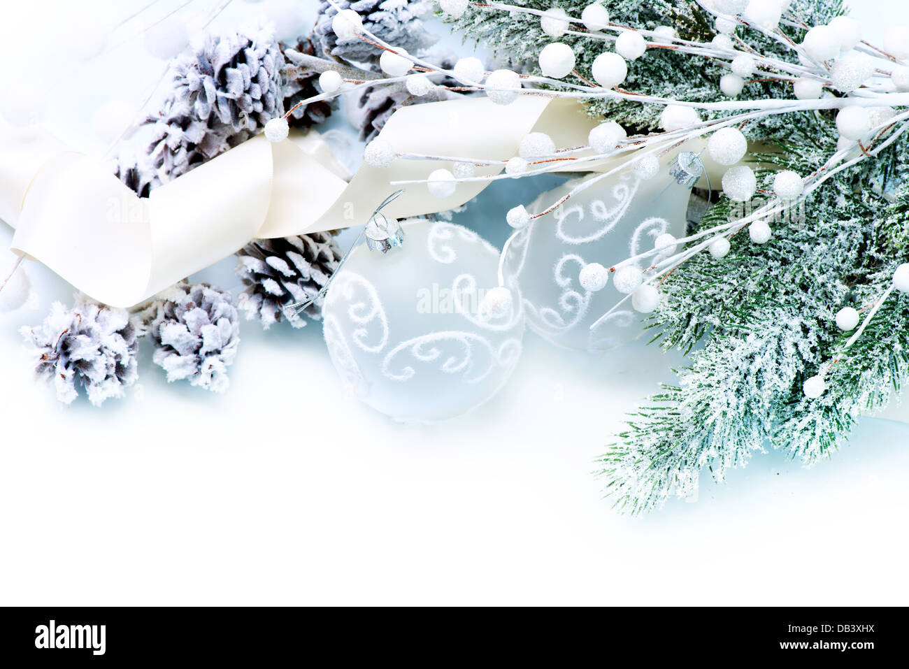 Snowflakes over red christmas hi-res stock photography and images - Alamy