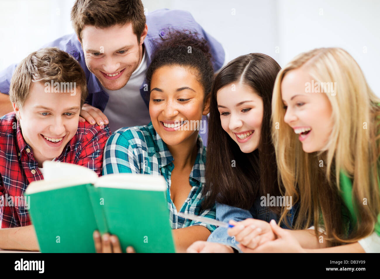 students reading book at school Stock Photo - Alamy