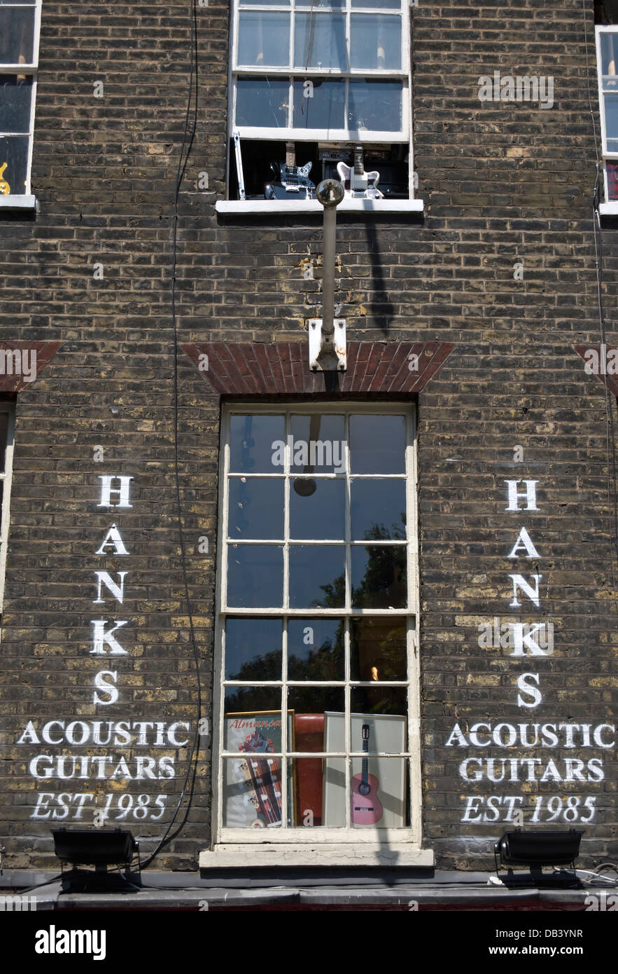 Acoustic guitar shop hi-res stock photography and images - Alamy