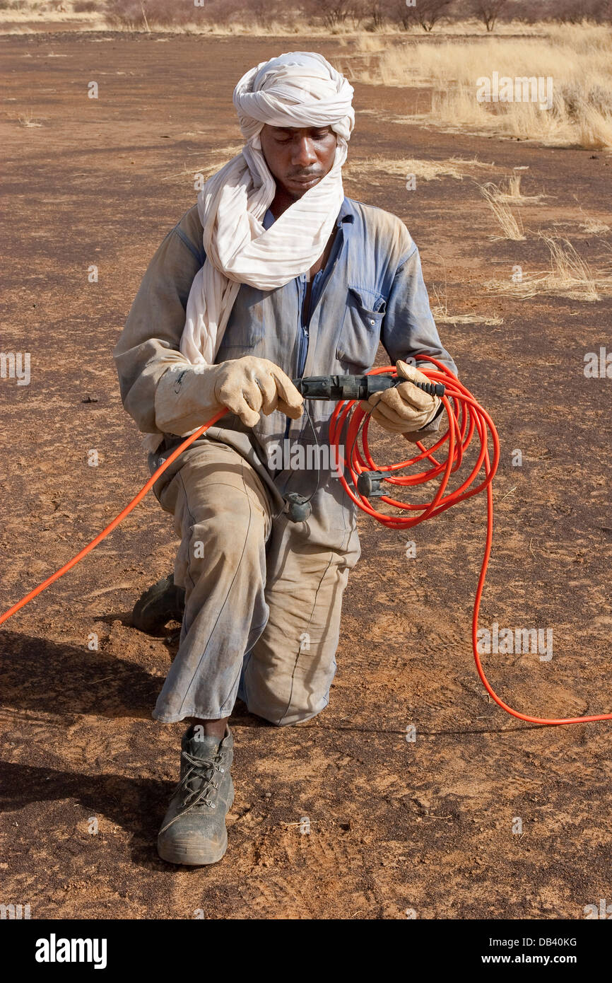 Mali oil exploration geological surveying hi-res stock photography and ...