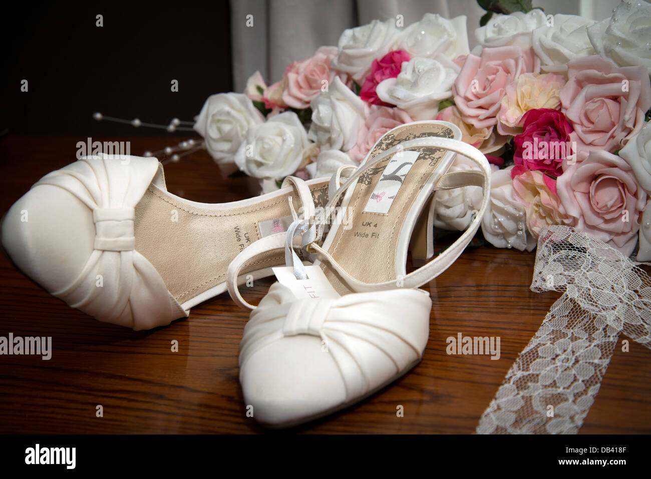 Bride wearing bridal shoes hi-res stock photography and images - Alamy