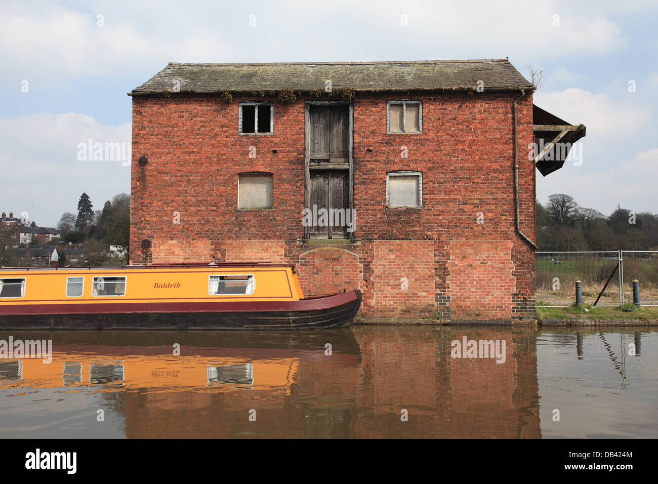 The Llangollen Canal wharf at Ellesmere, Shropshire with a redundant ...