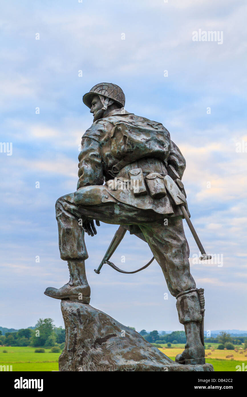 Us paratrooper hi-res stock photography and images - Alamy