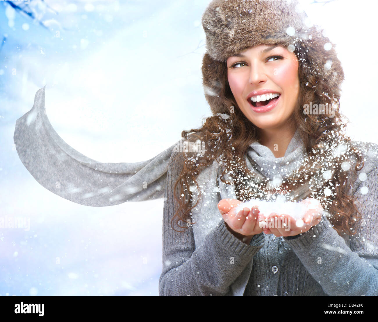 Wind blowing hat hi-res stock photography and images - Alamy