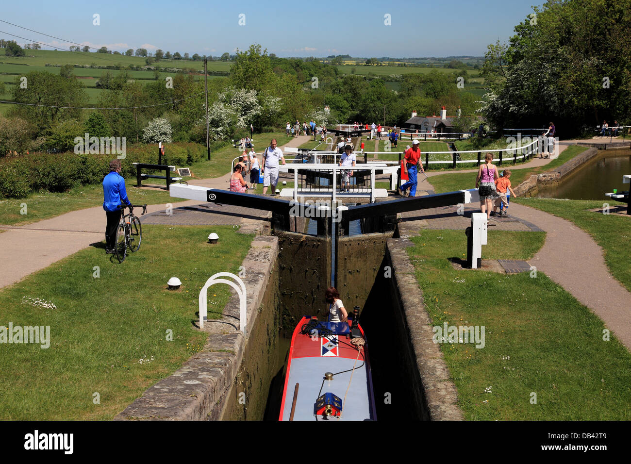 A narrowboat ascending Foxton Locks Stock Photo - Alamy