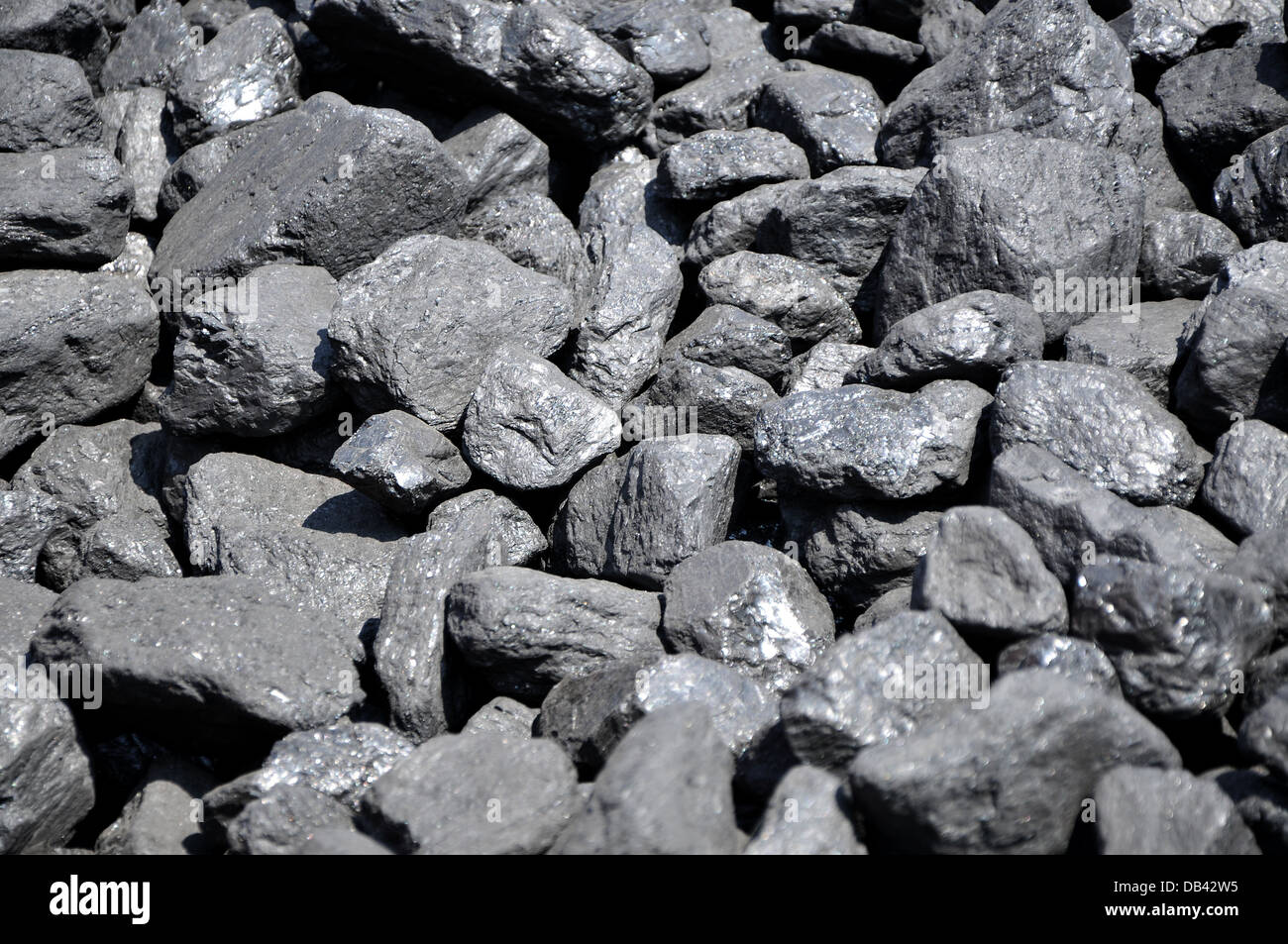 Full frame view of various size pieces of coal Stock Photo - Alamy