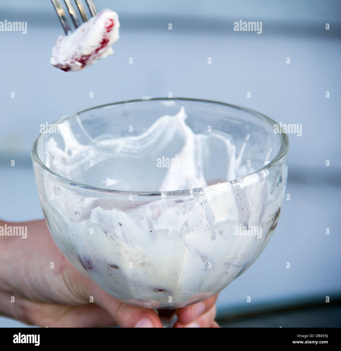 Eating berries and cream Stock Photo - Alamy