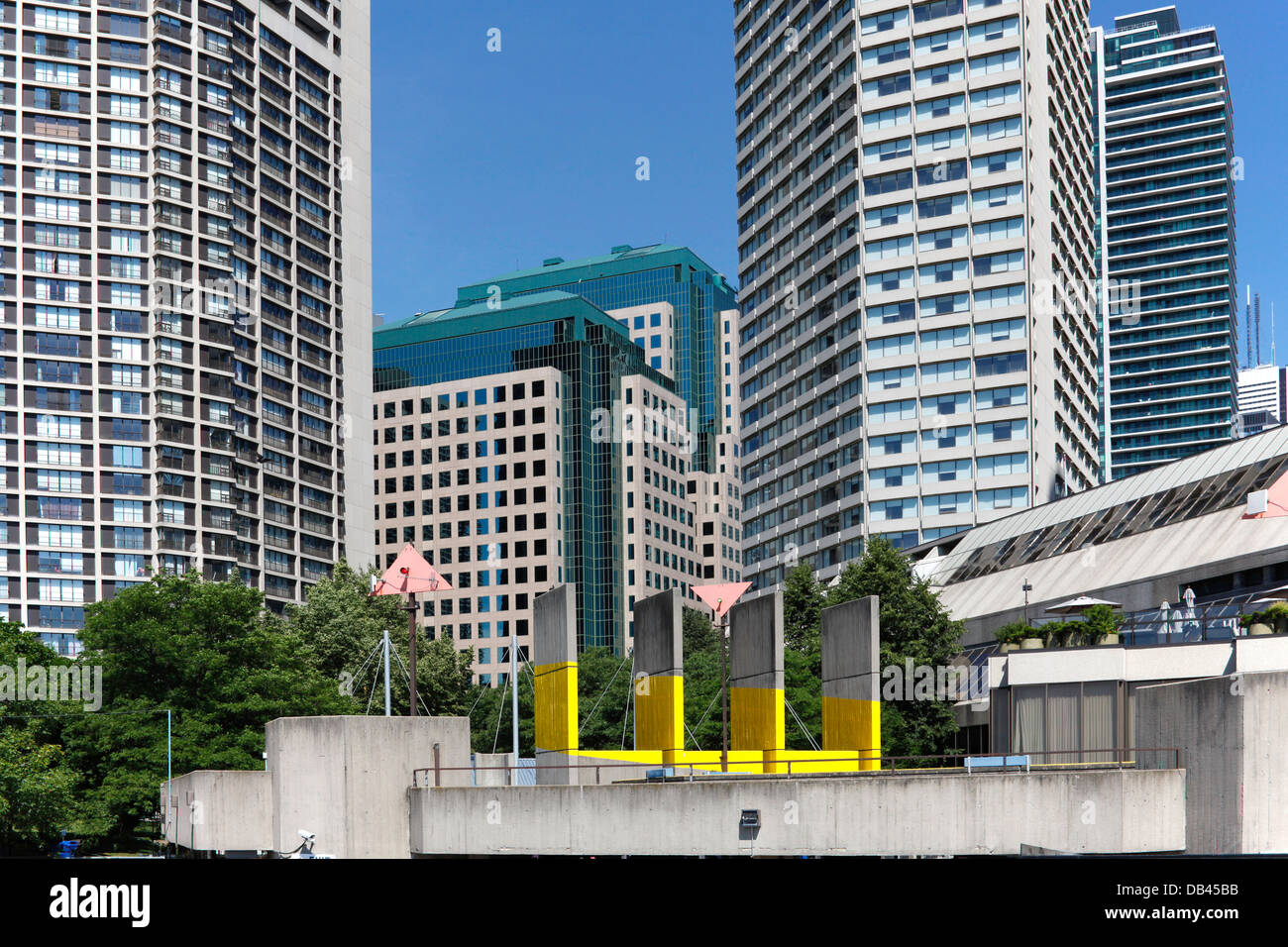 Canada ontario toronto harbourfront beach hi-res stock photography and ...