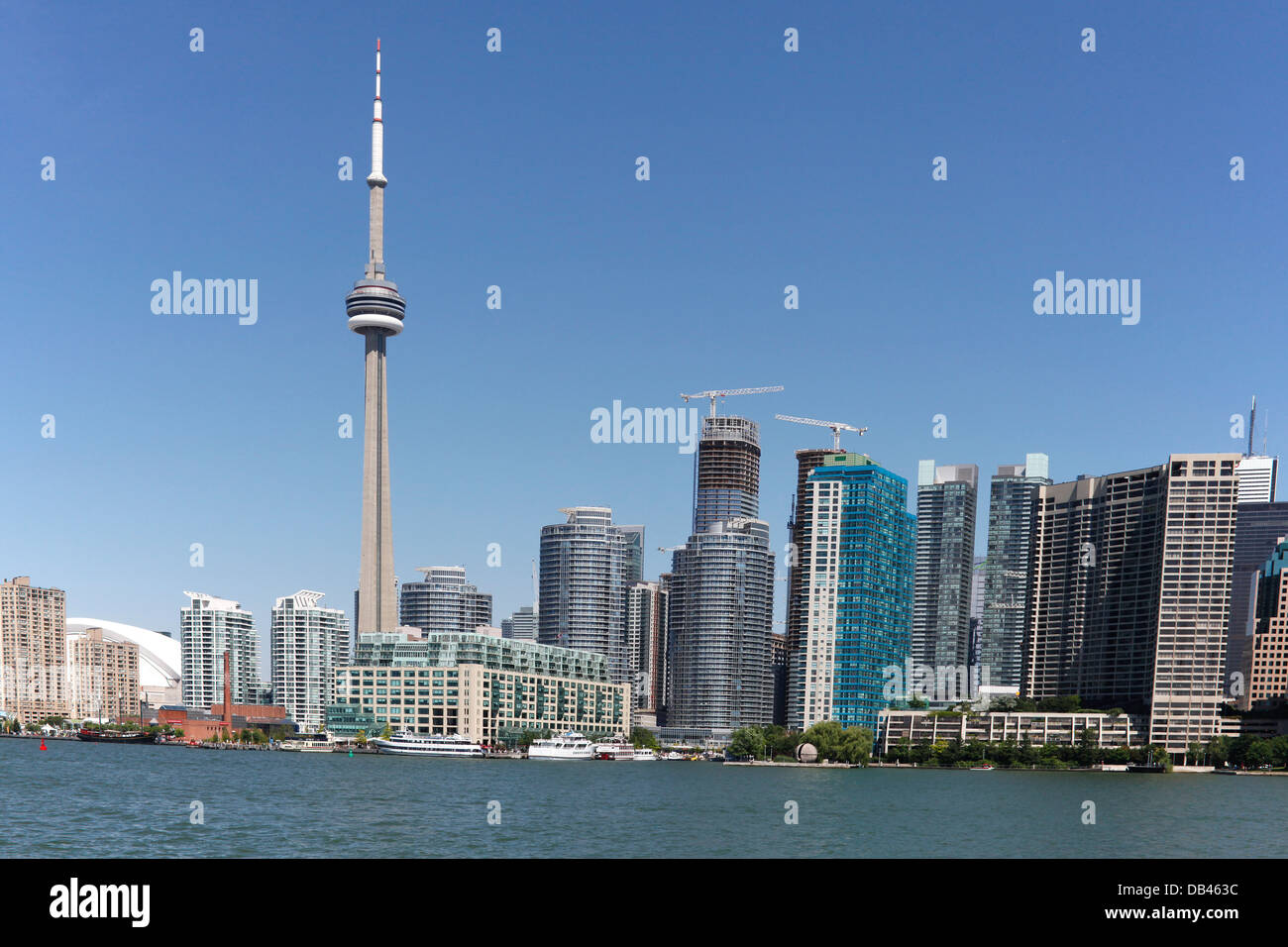 Canada ontario toronto harbourfront beach hi-res stock photography and ...