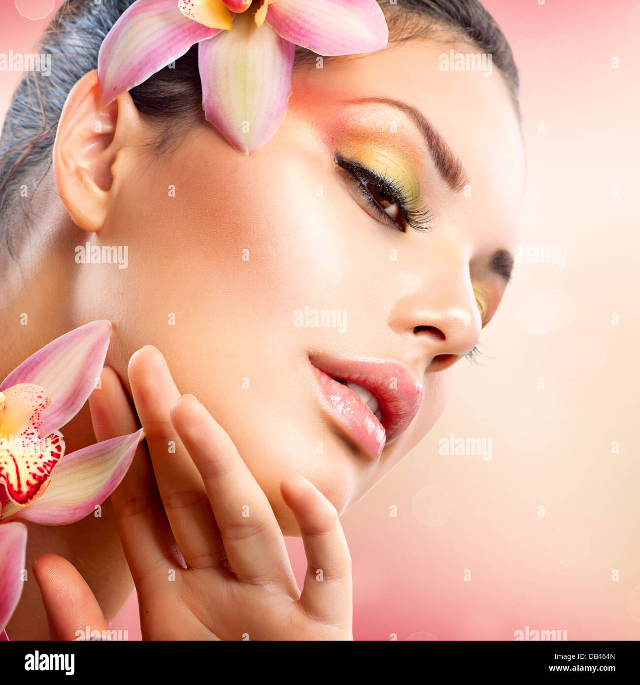 Hand spa flowers hi-res stock photography and images - Alamy