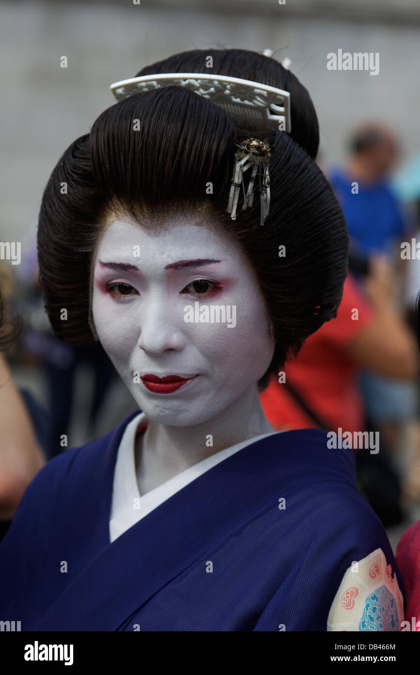 Women don traditional geisha dress to celebrate the birth of the Royal ...
