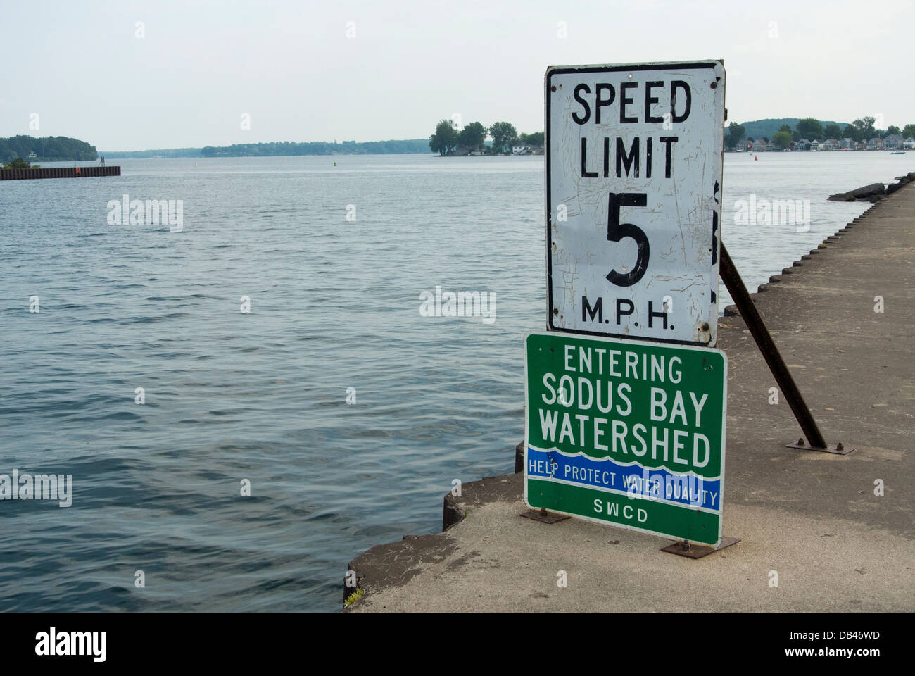 Warning sign on pier Stock Photo - Alamy