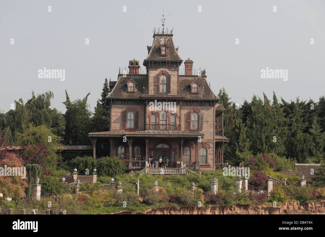Haunted house ride at disneyland paris hi-res stock photography and ...