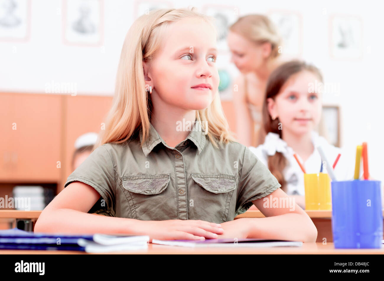 Pupils in class teacher answering hi-res stock photography and images ...