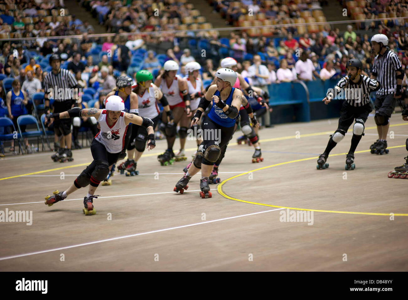 Roller derby competition hi-res stock photography and images - Alamy