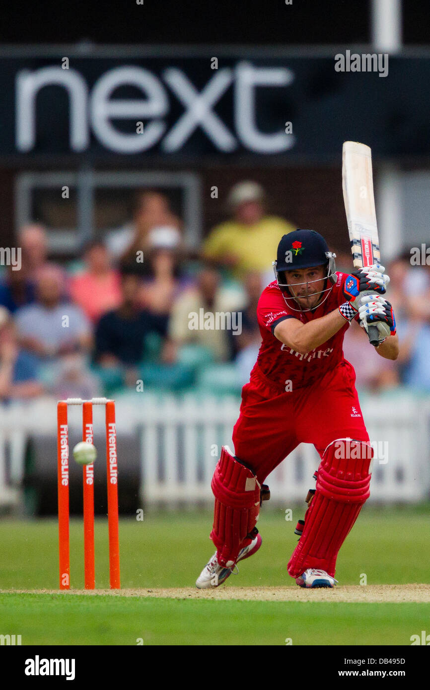 Cross cricket hi-res stock photography and images - Alamy