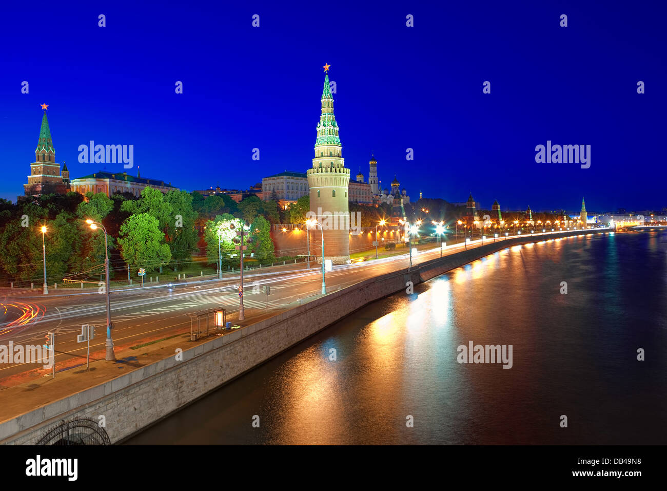 Embankment at night hi-res stock photography and images - Alamy