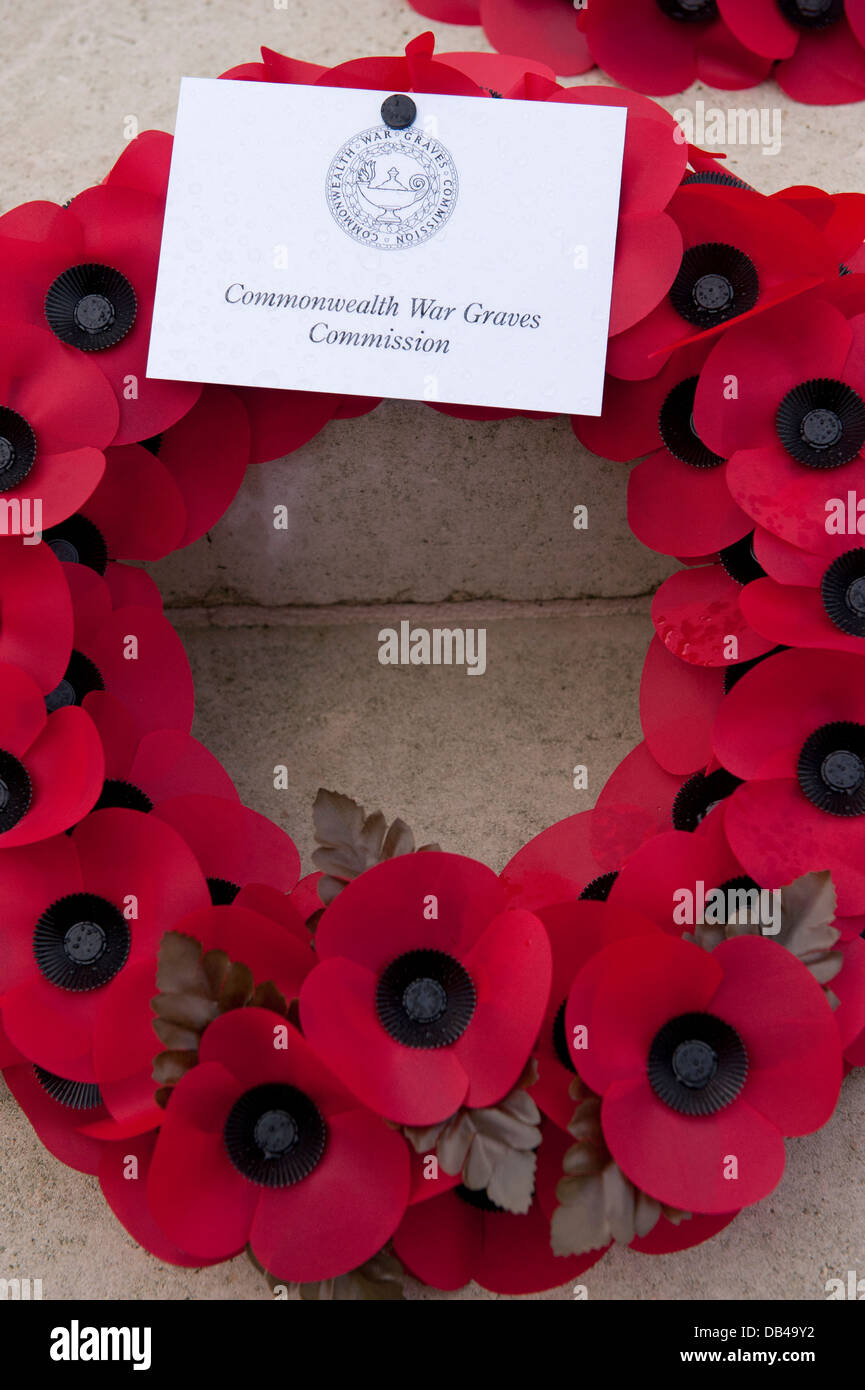 World war graves remembrance poppies hi-res stock photography and ...