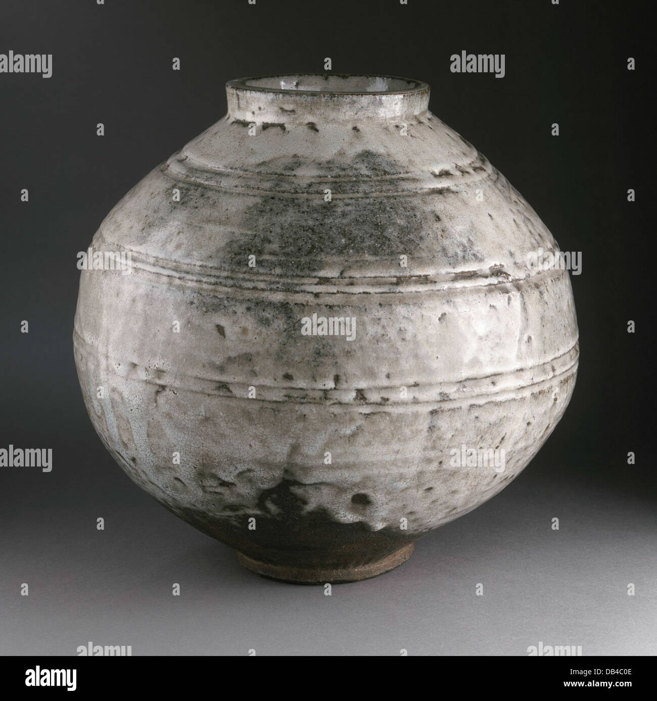 Moon jar hi-res stock photography and images - Alamy